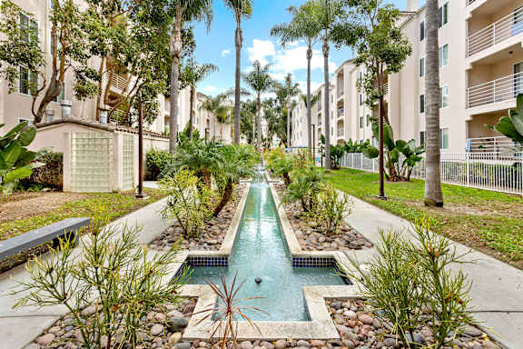 La Regencia Apartments | Custom Page