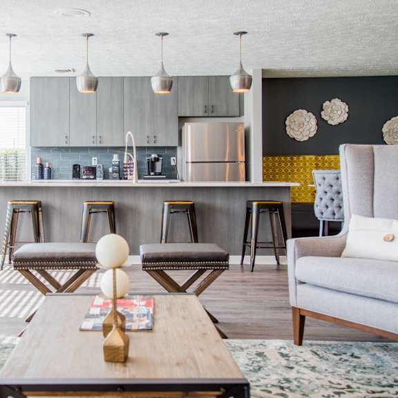 Lake Castleton Apartments | Apartments in Indianapolis, IN