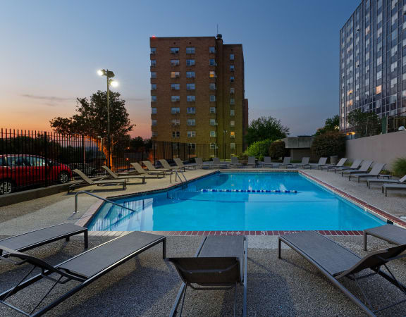 Quality Hill Towers apartments in Downtown Kansas City, MO