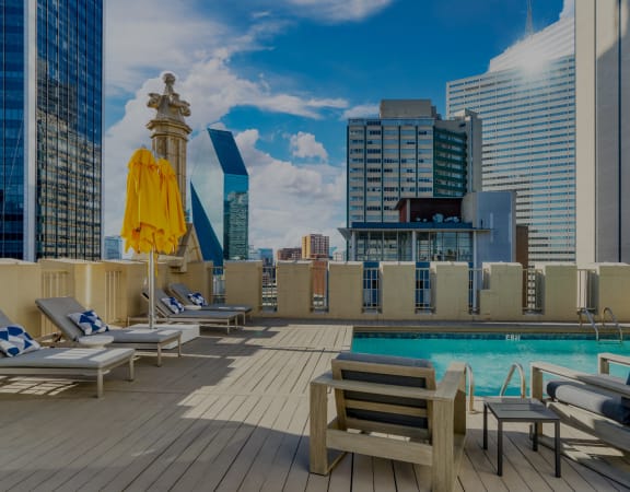 The Kirby apartments & lofts in Downtown Dallas, TX near I-35 E