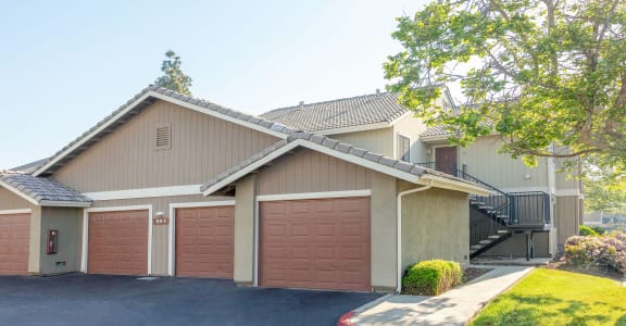 Hanford Apartments | Edgewater Isle Apartments & Townhomes