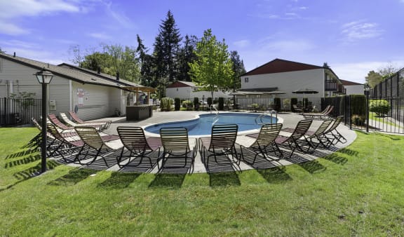 Apartments in Lynnwood | Pinewood Square Apartment Homes