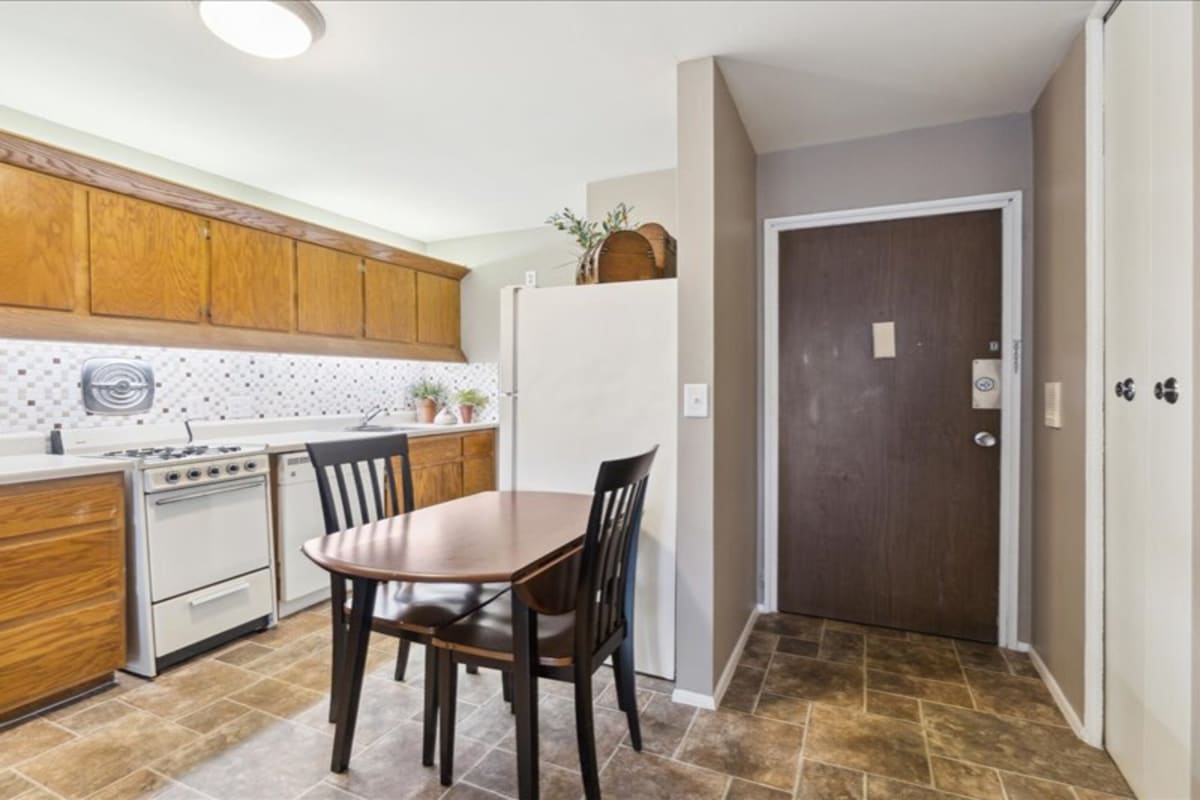 Amber Apartments | Custom Page