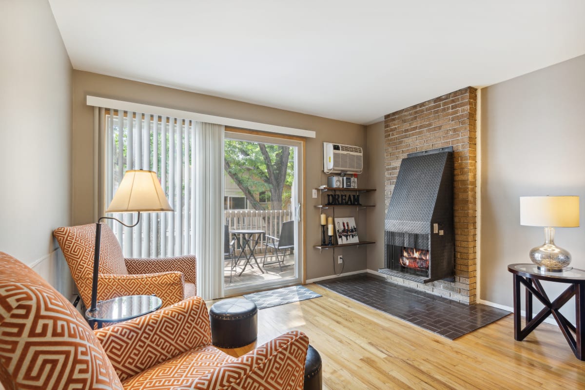 Amber Apartments | Custom Page
