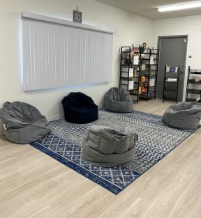 Holiday Manor | Apartments in Oxnard, CA