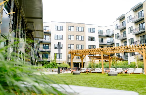 Newtown Square Apartments | The Harrison Apartments