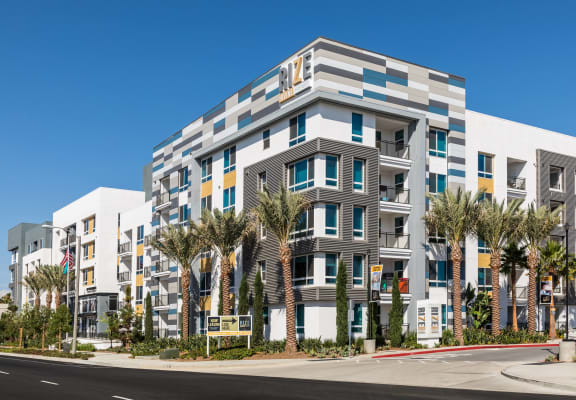 RIZE | Apartments in Irvine, CA
