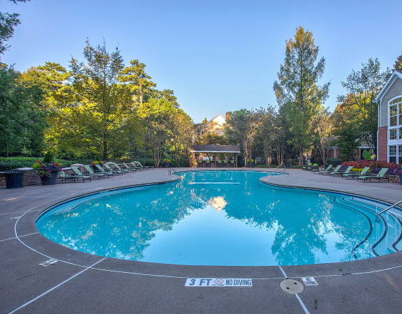 Sandy Springs Apartments | Flats at North Springs Apartments