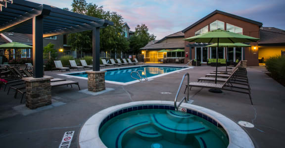 Redstone Ranch Apartments | Apartments and Townhomes in Denver, CO