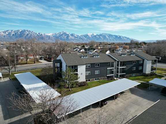Crossroads Apartments | Apartments in West Valley City, UT