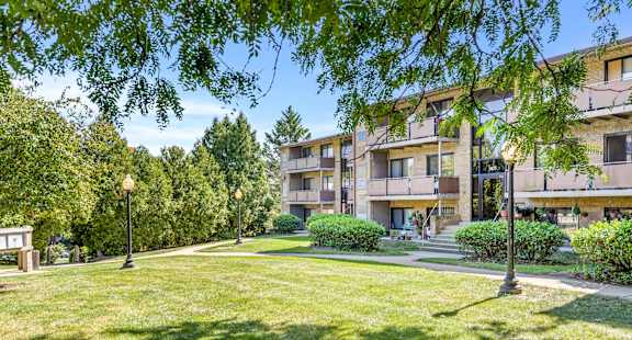 Rosedale Manor | Apartments in Falls Church, VA