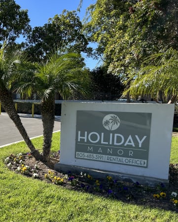 Holiday Manor | Apartments in Oxnard, CA