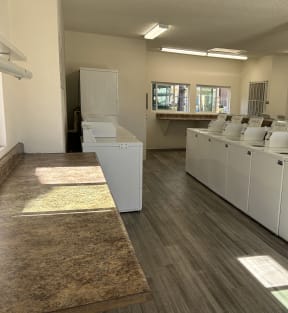 Holiday Manor | Apartments in Oxnard, CA