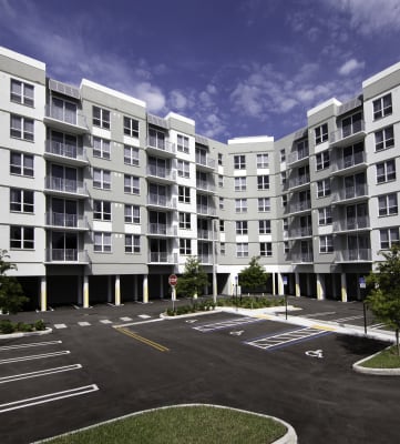 Courtside Apartments | Apartments in Miami, FL