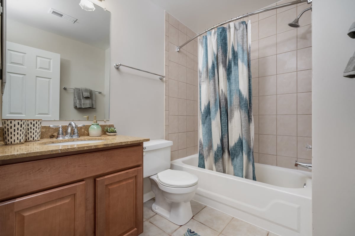 Photos and Video of Clover Ridge East Apartments in Palatine, IL