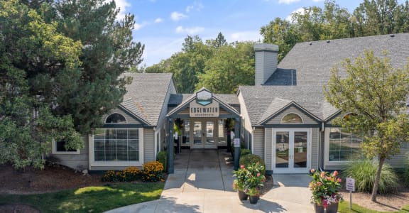 Lake Harbor Boise Apartments | Edgewater Apartments Boise