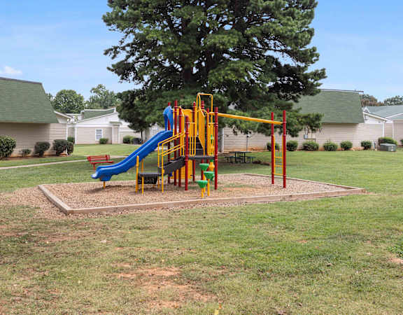 Hunters Pointe | Pet-Friendly Apartments Near UNC Charlotte