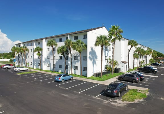 The Meridian at 2825 | Apartments in Fort Myers, FL