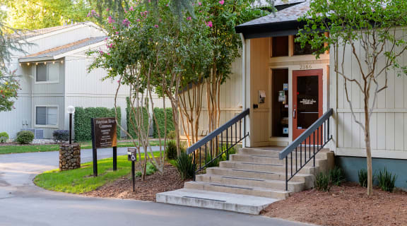 American River Commons | Apartments in Sacramento, CA