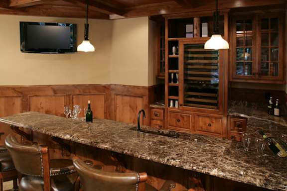 Country Club Villas | Wet Bar vs Dry Bar: Which One is Right for You?