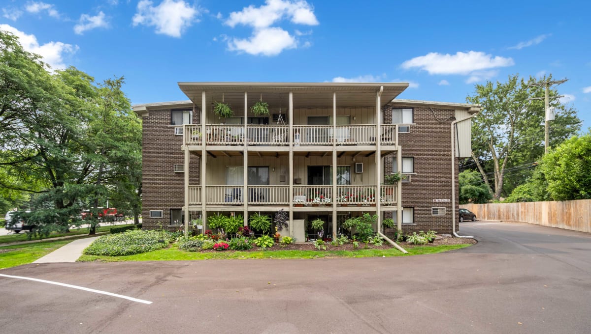 Amber Apartments | Custom Page