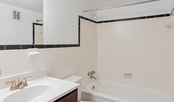 Mercury West Apartments | Apartments in Hampton, VA