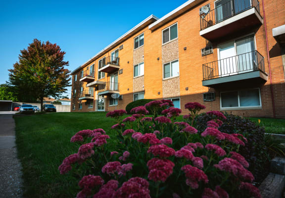 Rockside Place | Apartments in Garfield Heights, OH