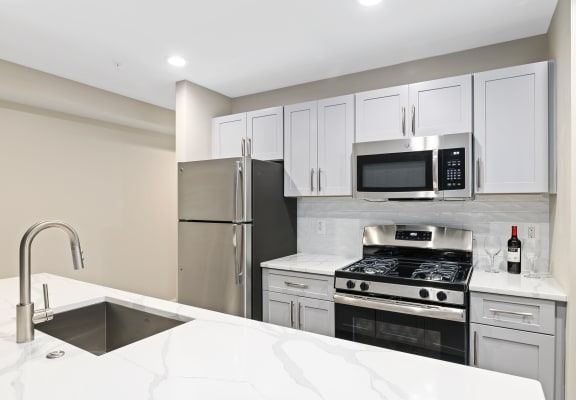 Park at Arlington Ridge | Renovated Apartments in National Landing ...