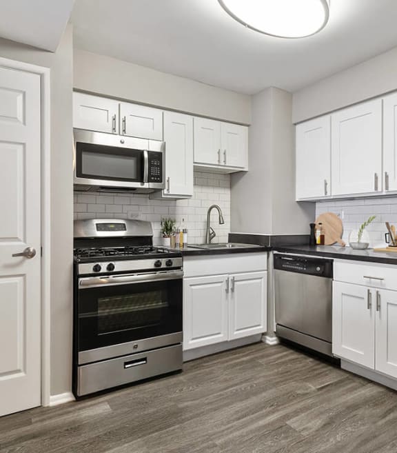 Midpointe Apartments | Apartments in Chicago, IL