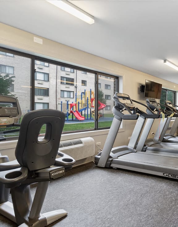 Midpointe Apartments | Apartments in Chicago, IL