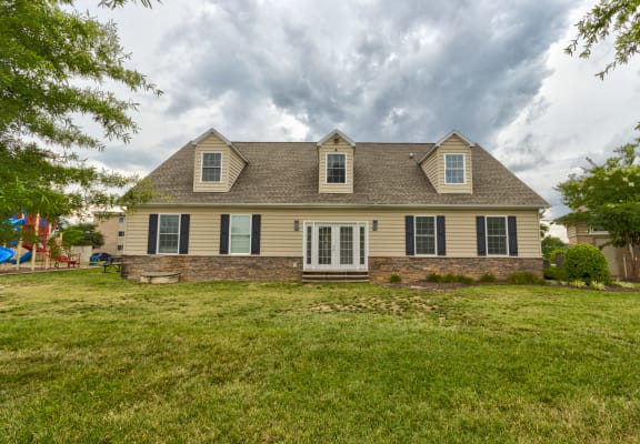 Apartments in Suitland, MD | Andrews Ridge