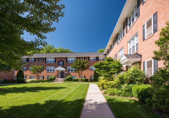 Park at Arlington Ridge | Renovated Apartments in National Landing ...