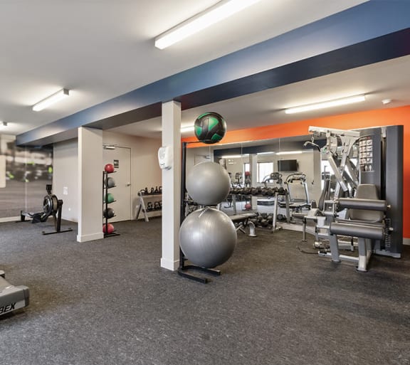 Midpointe Apartments | Apartments in Chicago, IL