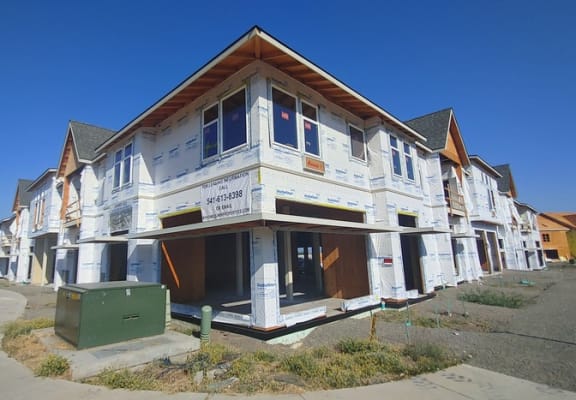 Cedar Commons | Apartments in Medford, OR