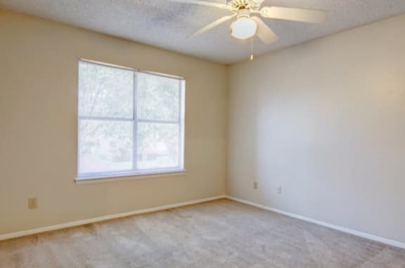 Photos and Video of Heather Ridge Apartments in Irving, TX