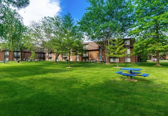 Harrison Township Apartments | Drawbridge Apartments East