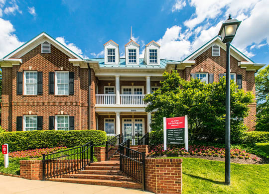 Apartments for Rent in Fairfax, VA | Fairfax Square