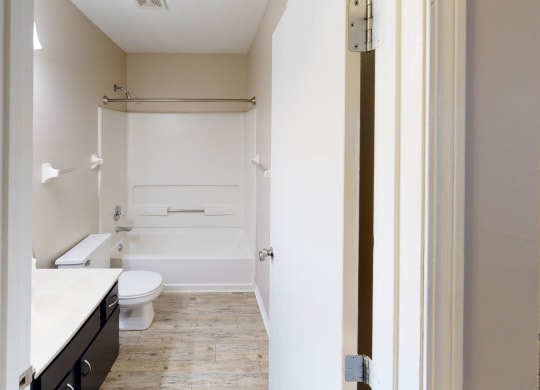Hyde Park, Cincinnati Apartments | BrookStone Village