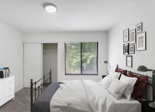 Photos of Edgewater at Sandy Springs Apartments in Sandy Springs, GA