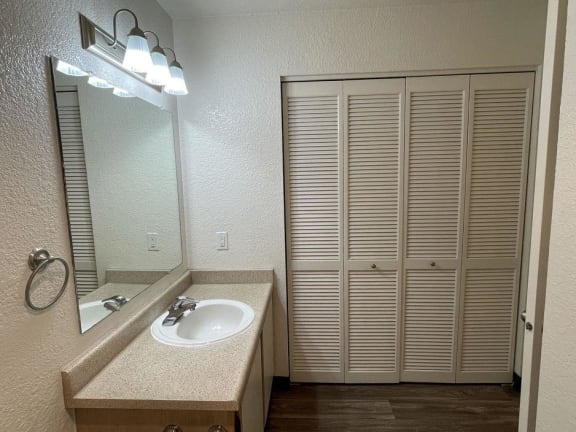 Photos and Video of Hampton Ridge Apartments in Tigard, OR