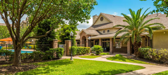 Photos and Video of Pinnacle On Wilcrest in Houston, TX