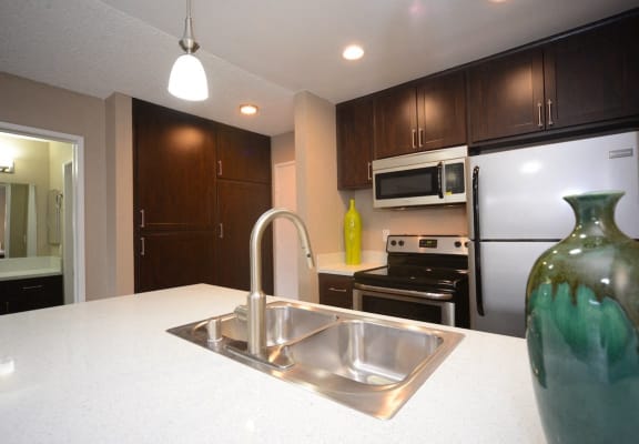 Apartments for Rent in Chatsworth | Waterstone Apartments