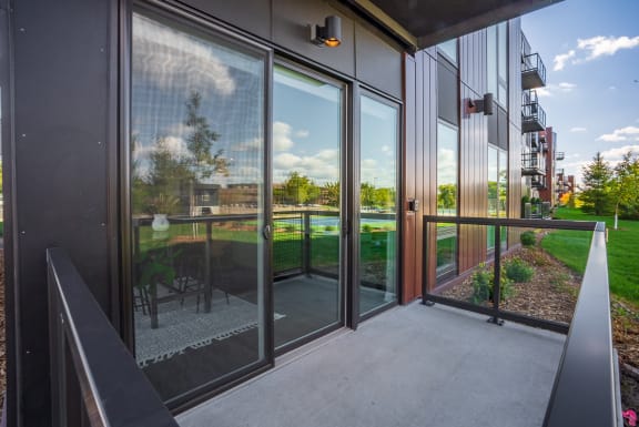 Modern Pet Friendly Apartments in Shoreview, MN | Emrik SV