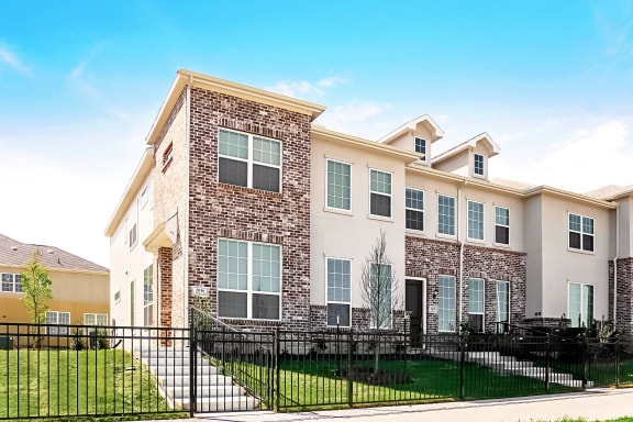 The Residences at Rayzor Ranch | Townhomes