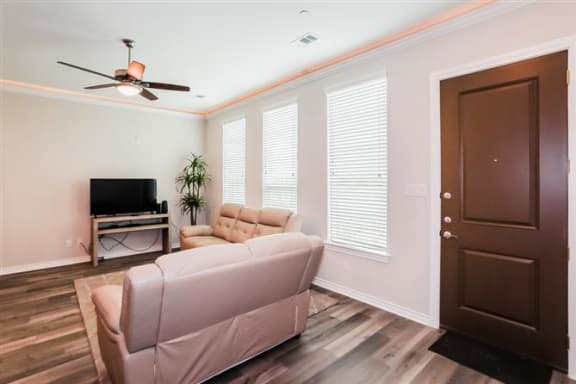 Rayzor Ranch | Custom Page