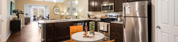 Redwood Norton | Apartment and Community Amenities