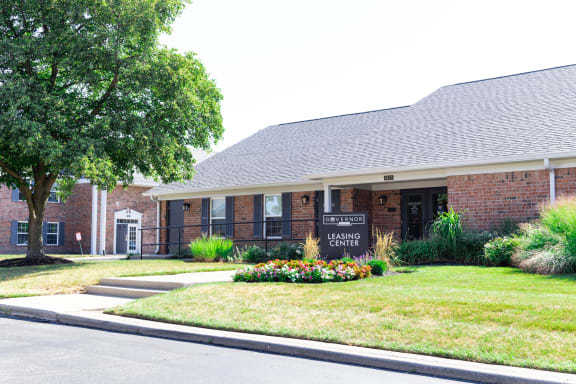 Spacious Apartments in Carmel, IN | Governor Square