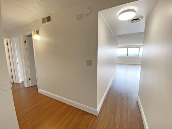 1 & 2 Bedroom Apartments in Pittsburgh, PA | Walnut Towers at Frick Park