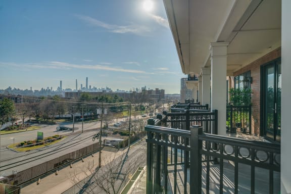 1 & 2 Bedroom Apartments in Edgewater NJ | Infinity Edgewater