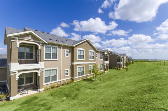 Mansion Bluffs Apartments | Villages of Briggs Ranch